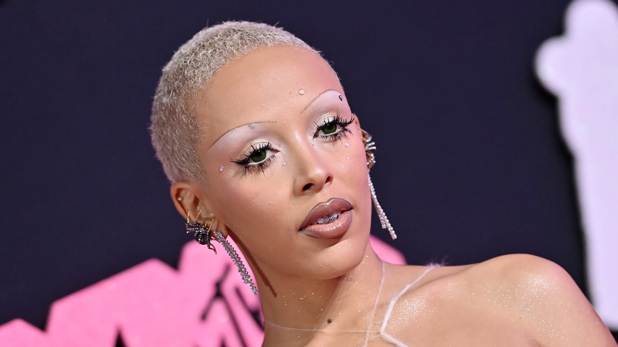 INTRODUCING DOJA CAT’S LATEST SINGLE: “MASC” – MIDSOLE MAG