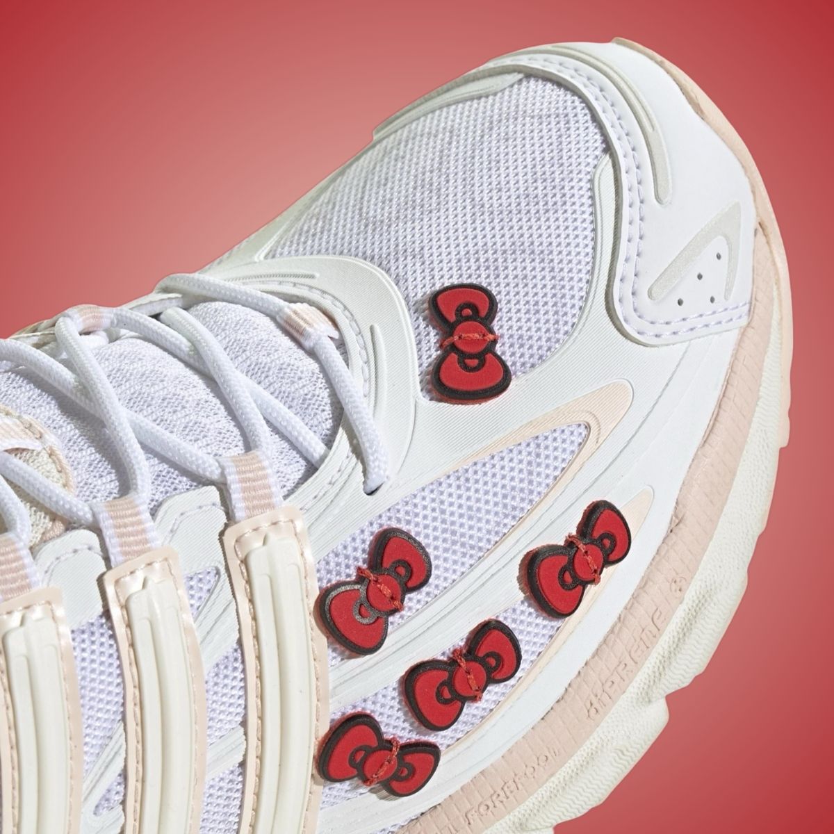 HELLO KITTY’DEN 50. YILA ÖZEL ADIDAS İŞ BİRLİĞİ – MIDSOLE MAG